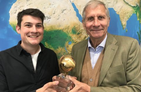 Preisübergabe an Raphael Geiger – Ulrich Wickert Stiftung